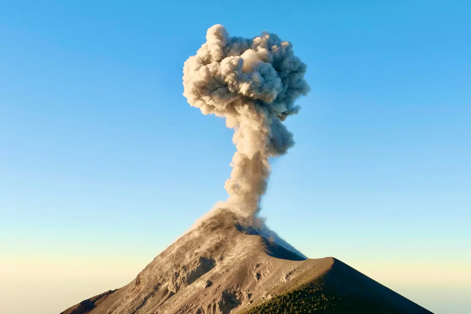 Volcan Acatenango & Fuego : le trek de l'enfer (guide ultra complet ...